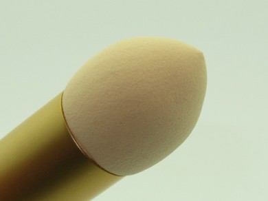 You NEED this: Elizabeth Arden Makeup Blender Brush Review - Musings of ...